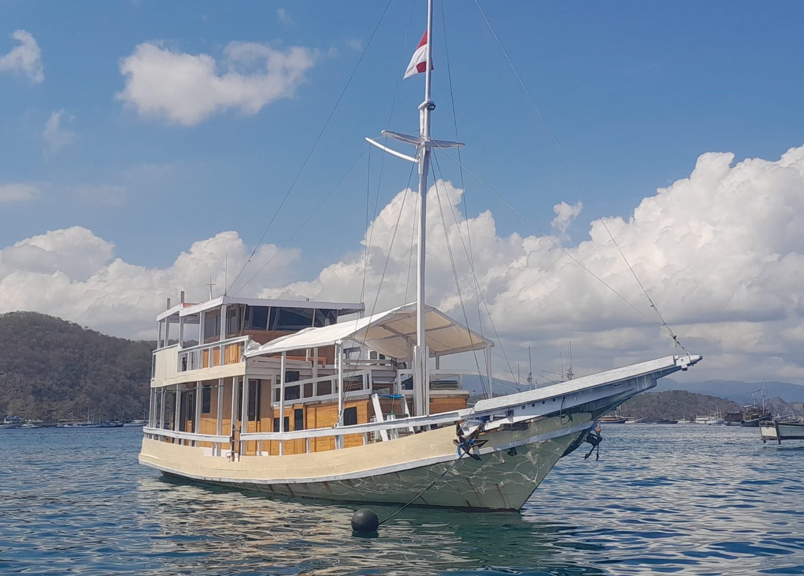 Asterix Komodo Boat Charter - Sailing Trip Indonesia