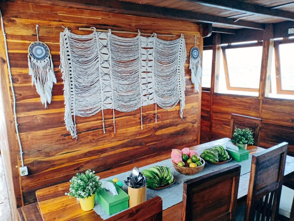 Segara Komodo Boat Charter - Sailing Trip Indonesia