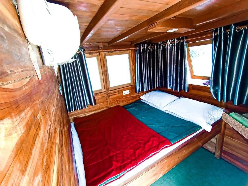 Segara Komodo Boat Charter - Sailing Trip Indonesia