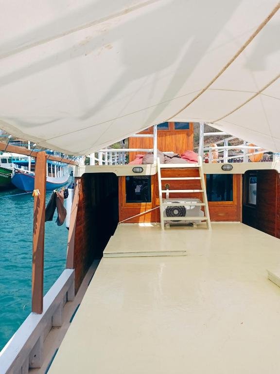 Segara Komodo Boat Charter - Sailing Trip Indonesia