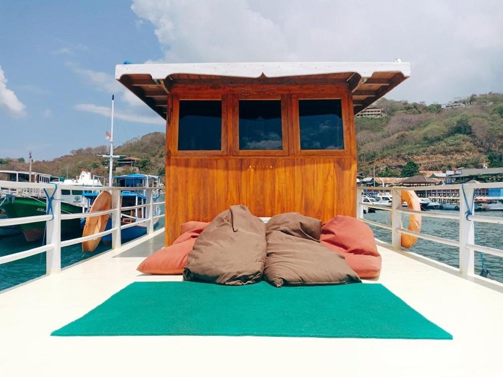 Segara Komodo Boat Charter - Sailing Trip Indonesia